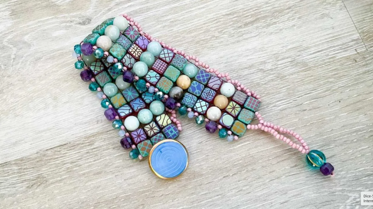 How To Make a Stunning Beaded Bracelet With Jewel Loom!